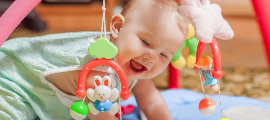Les jeux préférés des tout-petits de 6 à 12 mois